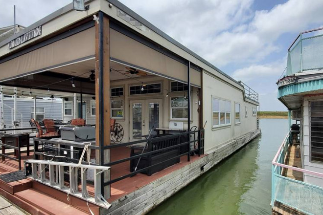 Houseboats For Sale by Owner & Dealers