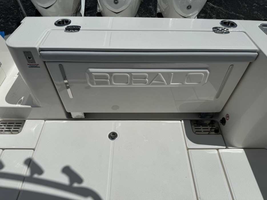 Robalo R360 - Key Largo, FL 33037