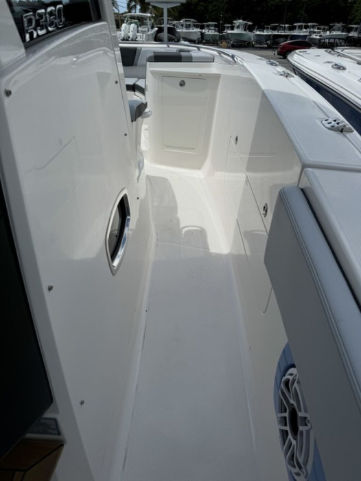 Robalo R360 - Key Largo, FL 33037