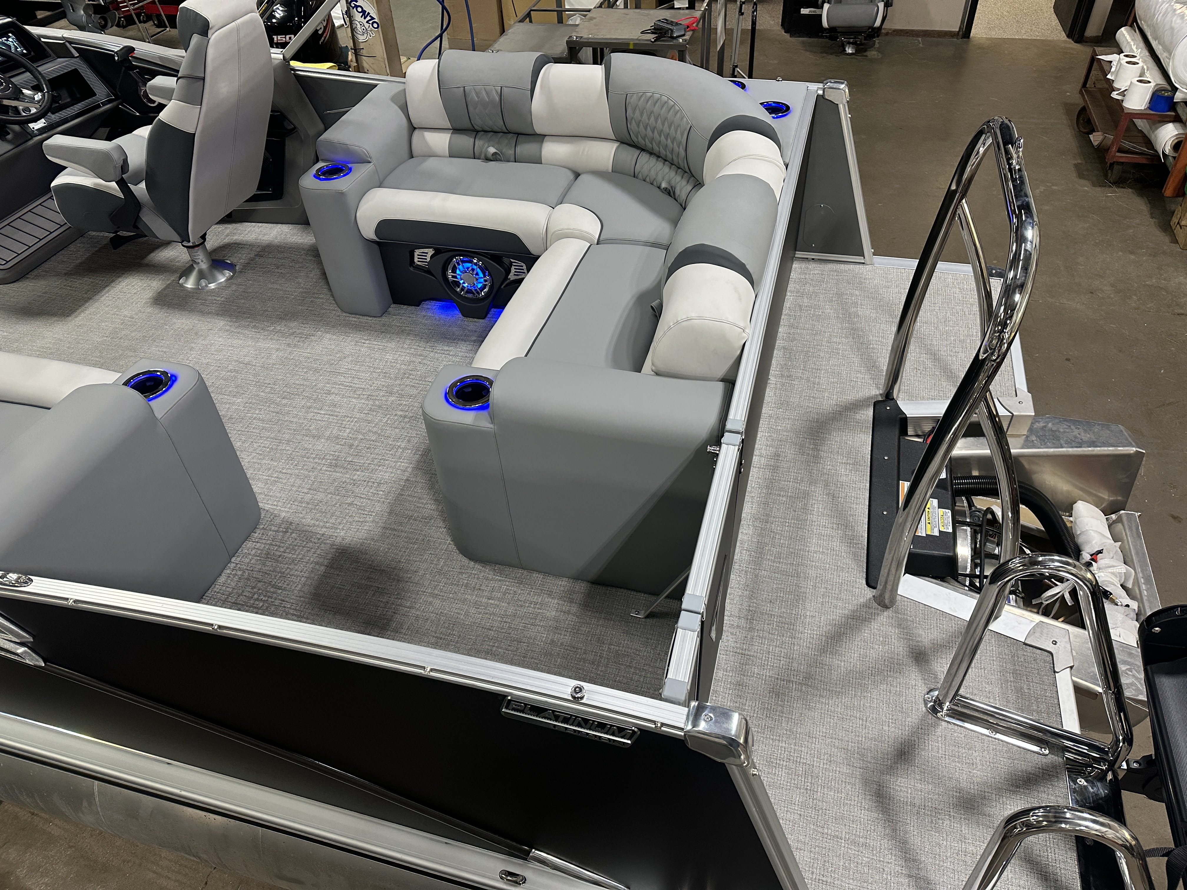 Tahoe Cascade 2385 Elite Cruise Tritoon & Honda 4-Stroke EFI - Cedar ...